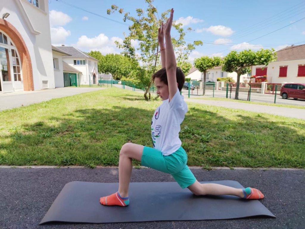 Les postures de yoga illustrées – Yama Yoga École